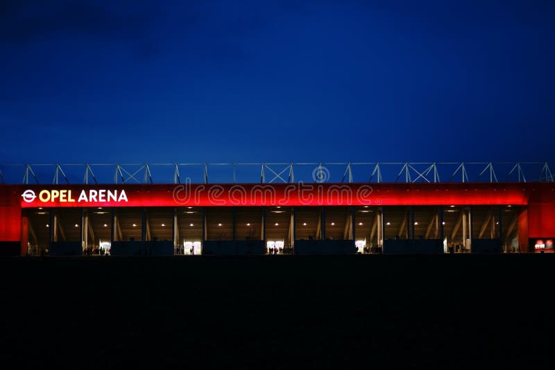Opel-arena Iluminada En La Noche Imagen editorial - Imagen de tarde ...