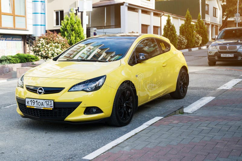 Opel Astra image stock éditorial. Image du jaune, astral - 73363199