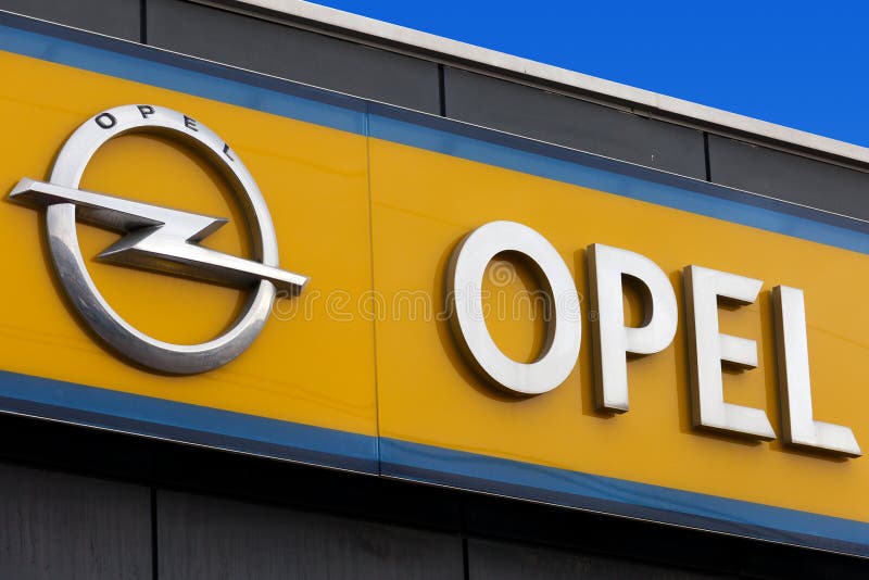 Opel-Zeichen an Einer Lokalen Verkaufsstelle Redaktionelles Bild - Bild ...