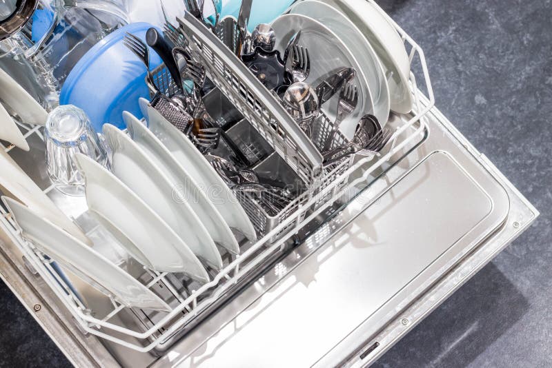 Open Afwasmachine Met Schone Schotels Stock Afbeelding - Image of ...