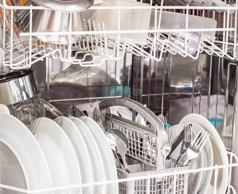 Open Afwasmachine Met Schone Schotels Stock Afbeelding - Image of ...
