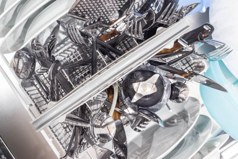 Open Afwasmachine Met Schone Schotels Stock Afbeelding - Image of ...