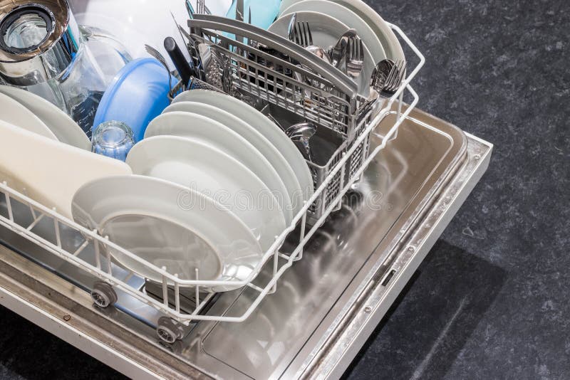 Open Afwasmachine Met Schone Schotels Stock Afbeelding - Image of ...