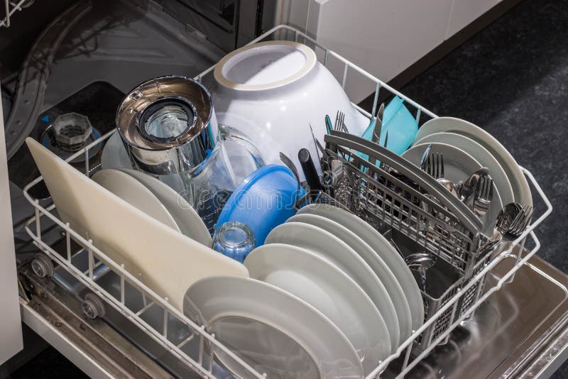 Open Afwasmachine Met Schone Schotels Stock Afbeelding - Image of ...