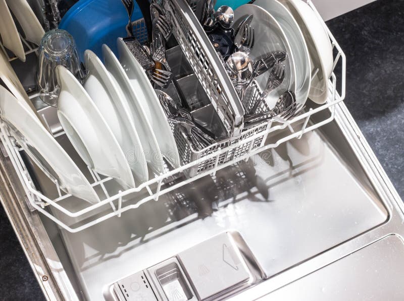Open Afwasmachine Met Schone Schotels Stock Afbeelding - Image of ...