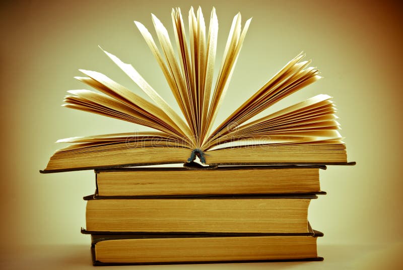 Open boek stock foto. Image of enkelvoudig, beige, open - 18635108