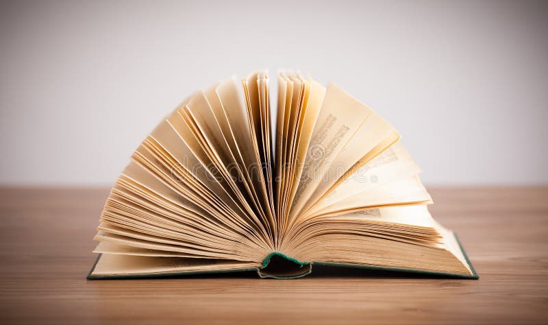 Open Boek stock afbeelding. Image of hout, blad, publicatie - 44864463