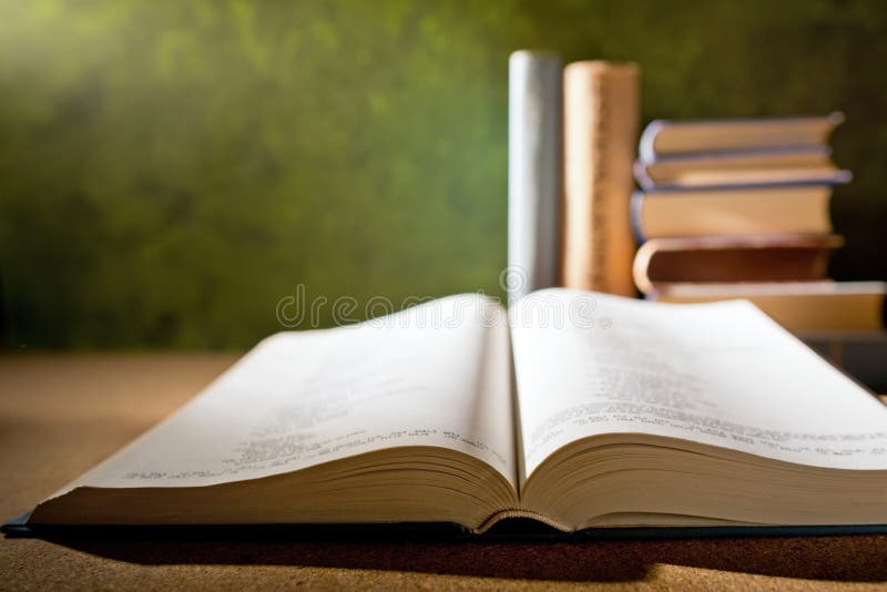 Open Boek stock afbeelding. Image of boekenrek, boeken - 67164789