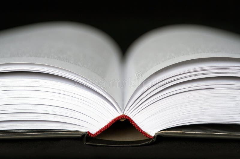 Oud dicht boek. stock foto. Afbeelding bestaande uit messing - 15551254