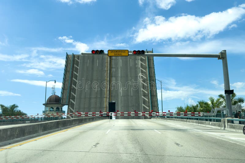 Drawbridge Signal with Traffic Stock Photo - Image of waiting, light ...