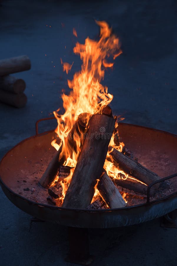 Big Outdoor Fire (campfire) Stock Photo - Image of wood, bonfire: 20965048