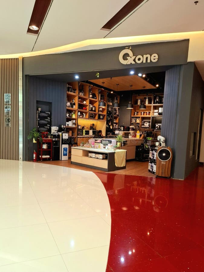 An Open, Cozy and Inviting Front View of the Oxone Kitchenware Store. Editorial Photography ...