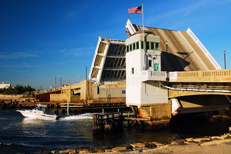 Open draw bridgte editorial stock image. Image of attraction - 79702369