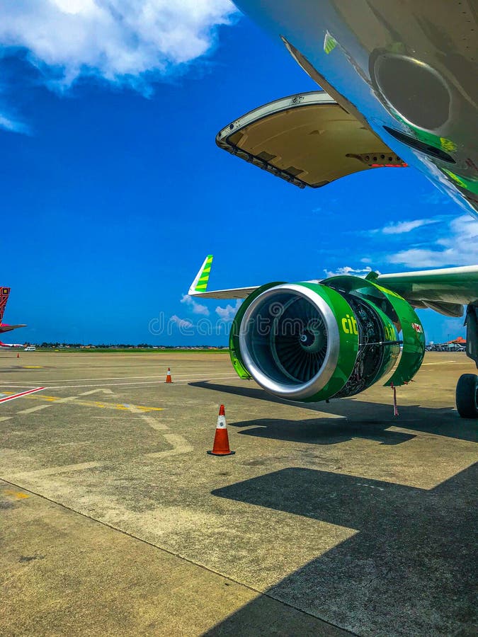 Cowl A320 Stock Photos - Free & Royalty-Free Stock Photos from Dreamstime