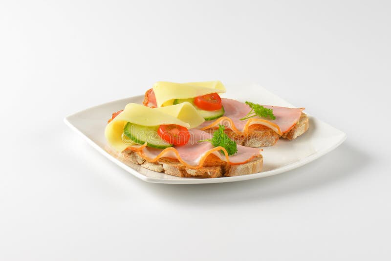 Open faced sandwiches stock image. Image of healthy, leaf - 59732605