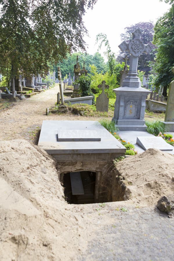 Open grave for a funeral editorial image. Image of architecture - 348486160