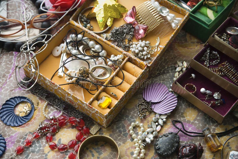 Open jewelry box. stock image. Image of items, style, bracelet - 2425117