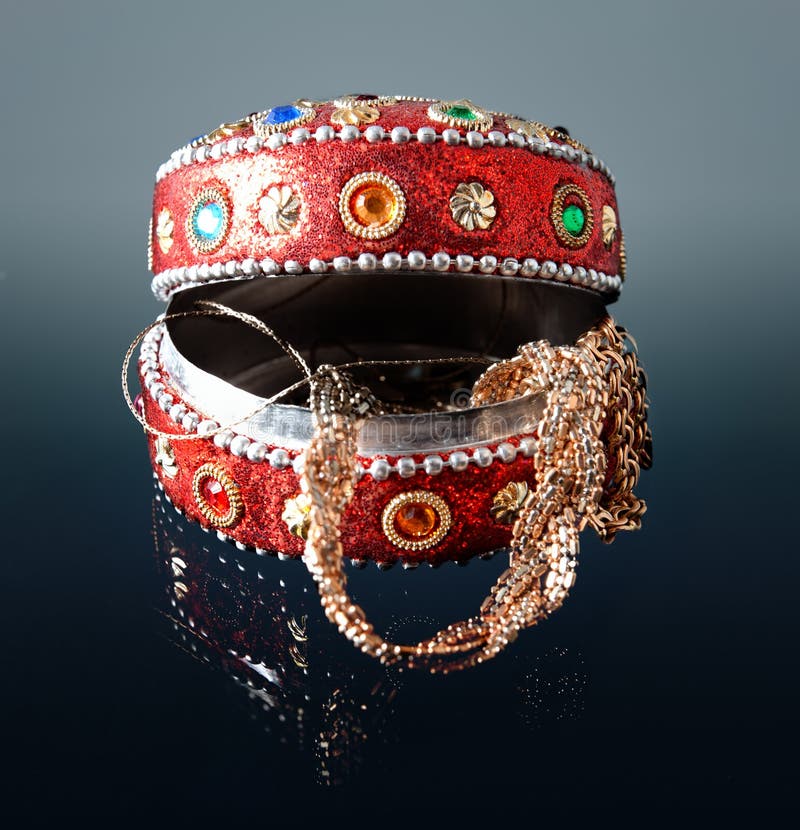 Open jewelry box stock image. Image of case, gold, ancient - 28676325