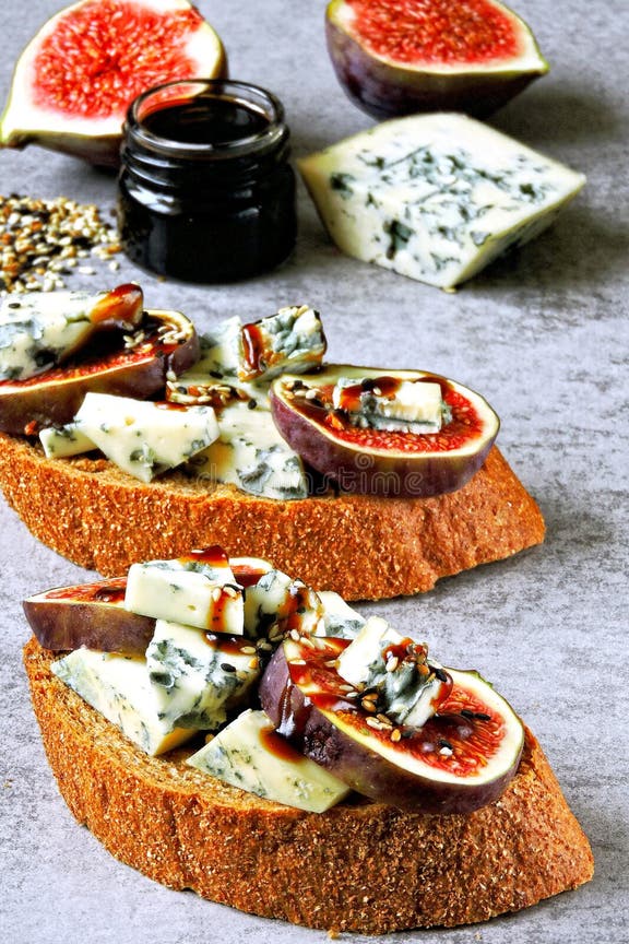 Open Sandwiches with Figs and Blue Cheese. Stock Image - Image of bread ...