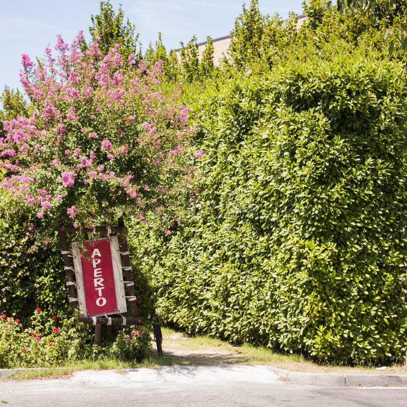 Aperto Sign Stock Photos - Free & Royalty-Free Stock Photos from Dreamstime