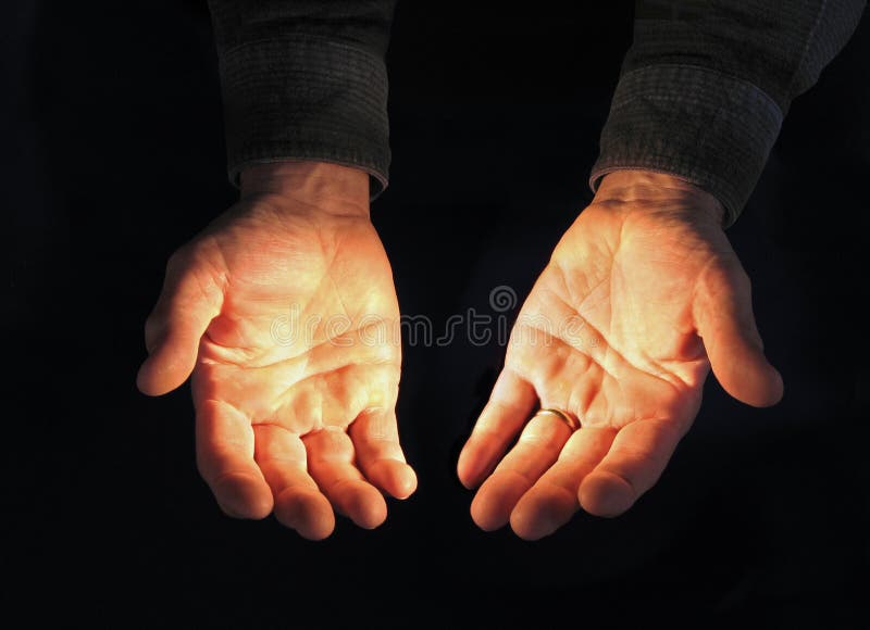 Open verlichte handen, stock afbeelding. Image of vingers - 4658283