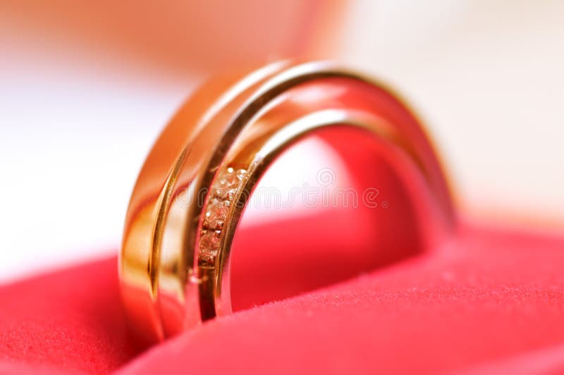 Open wedding rings box stock image. Image of pair, container - 17208521