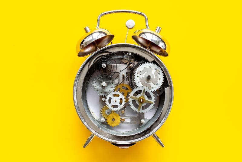 Open Wekker Met Horlogemechanisme Stalen Tandwielen Stock Foto - Image ...