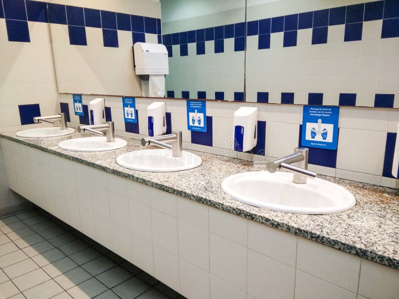 Openbaar Toilet in Luchthavenpost Redactionele Fotografie - Image of ...