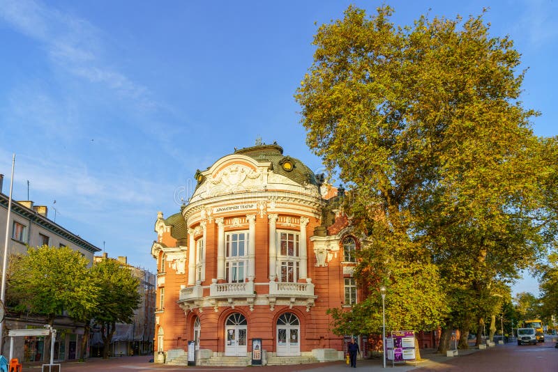Opera building, Varna editorial photography. Image of balkan - 298225612