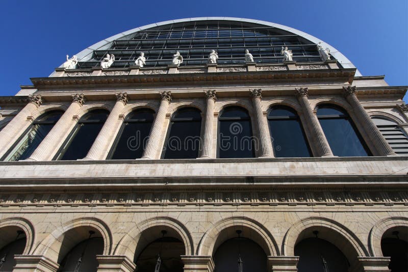 Teatro Dell'opera Di Nouvel a Lione in Francia Immagine Stock ...