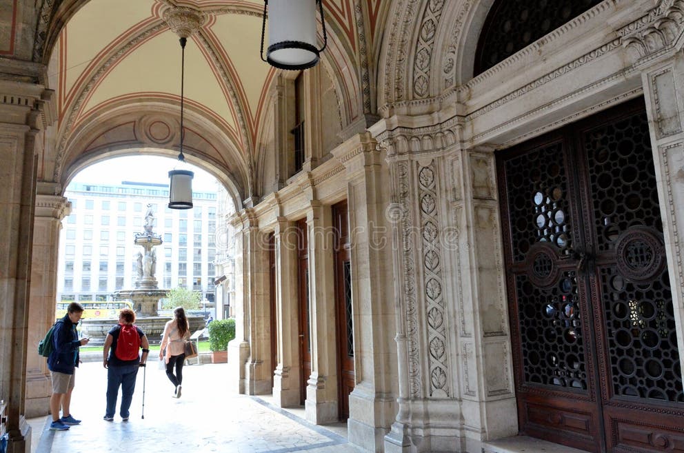 The Opera House in Vienna editorial photography. Image of historic ...