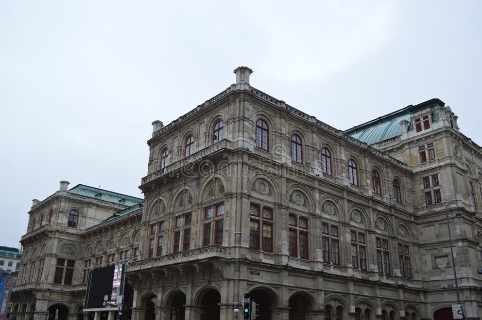 Opera house in Vienna stock image. Image of earstern - 92405875