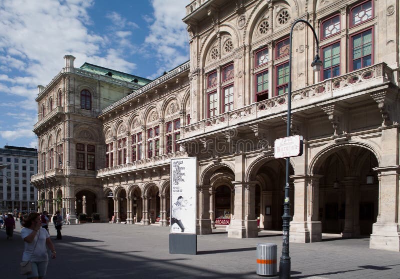 Opera in Wenen redactionele afbeelding. Image of beroemd - 28292085