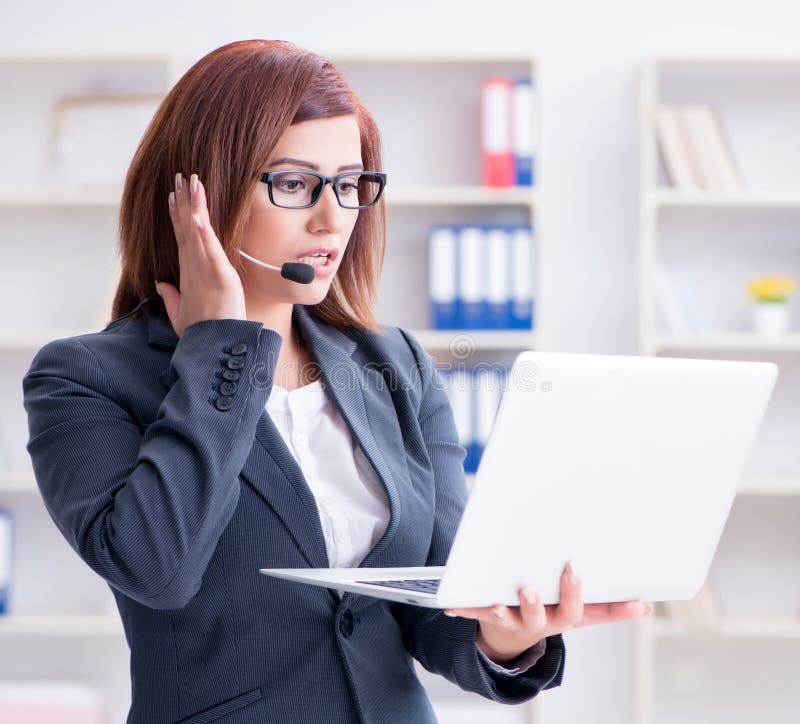 Operador Do Call Center Trabalhando Com Clientes Imagem de Stock ...