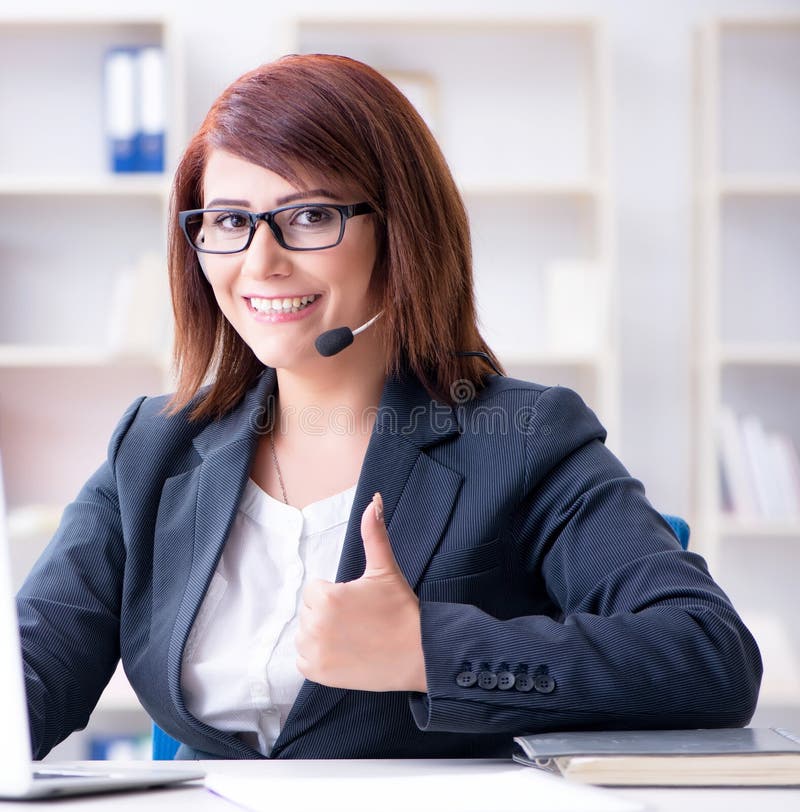 Operador Do Call Center Trabalhando Com Clientes Foto de Stock - Imagem ...