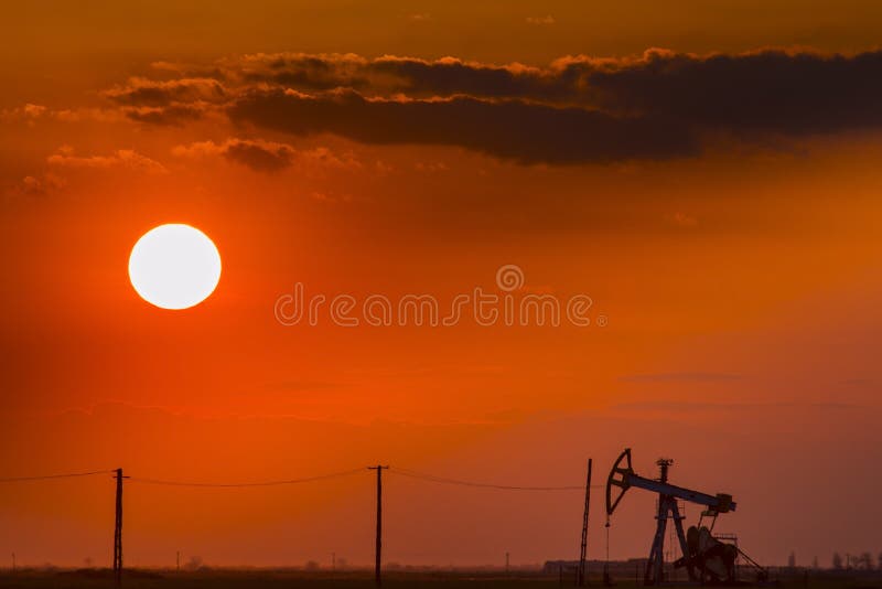 Operating Oil and Gas Well Contour, Outlined on Sunset Stock Image ...