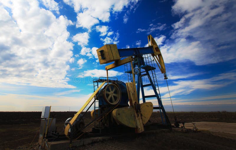 Operating Oil Well Profiled on Dramatic Cloudy Sky Stock Photo - Image ...