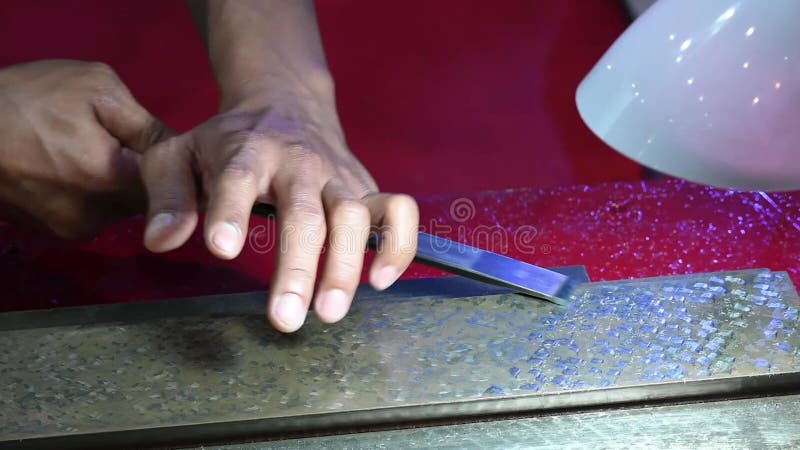 The Operation of CNC Machine Slideway Scraping Process with Skill ...