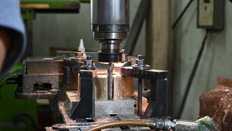 The Operation of Milling Machine by Skill Operator Slot Cutting the ...