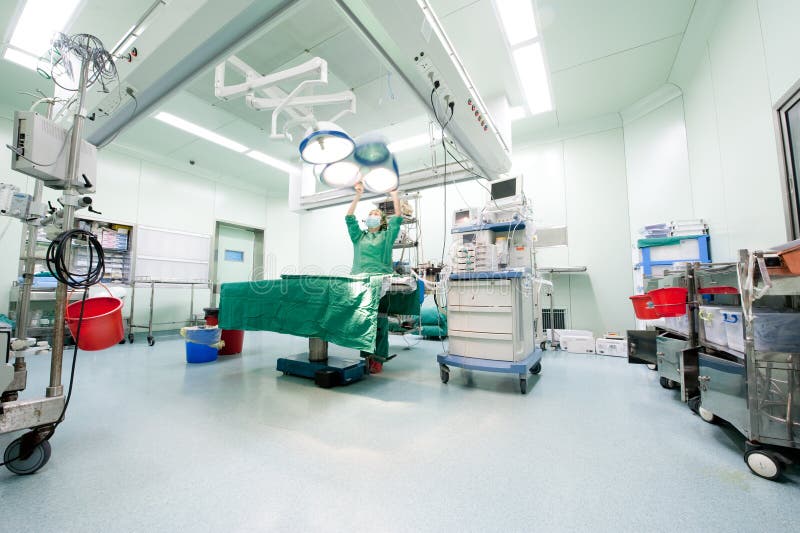 Die Geste Der Verlegung in Den Operationssaal Stockbild - Bild von mode ...
