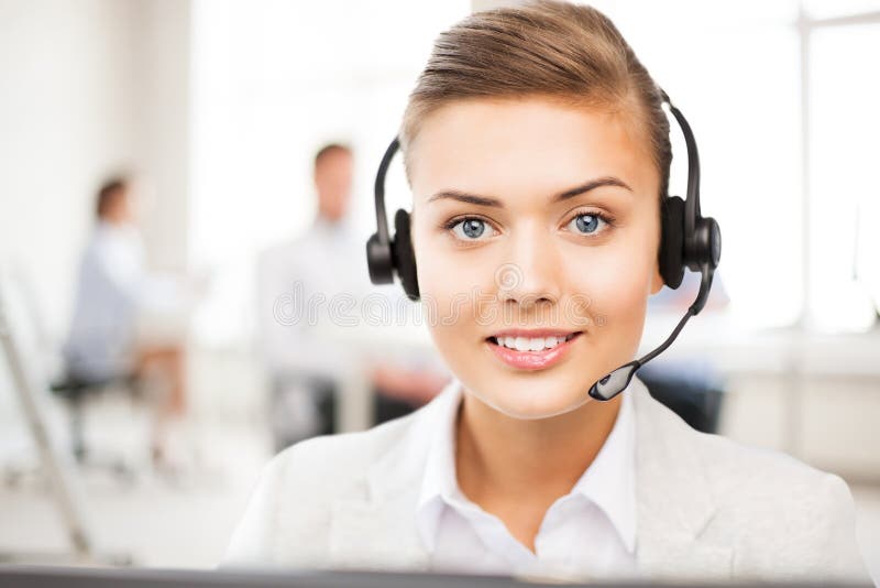 Operatore Dell'help-line Con Le Cuffie in Call-center Fotografia Stock ...