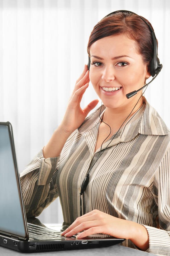Operatore Di Call Center. Servizio Clienti. Servizio D'assistenza ...