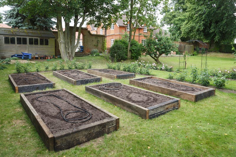 Tuinbouw Met Verhoogde Bedden in Een Stadstuin Stock Foto - Image of ...