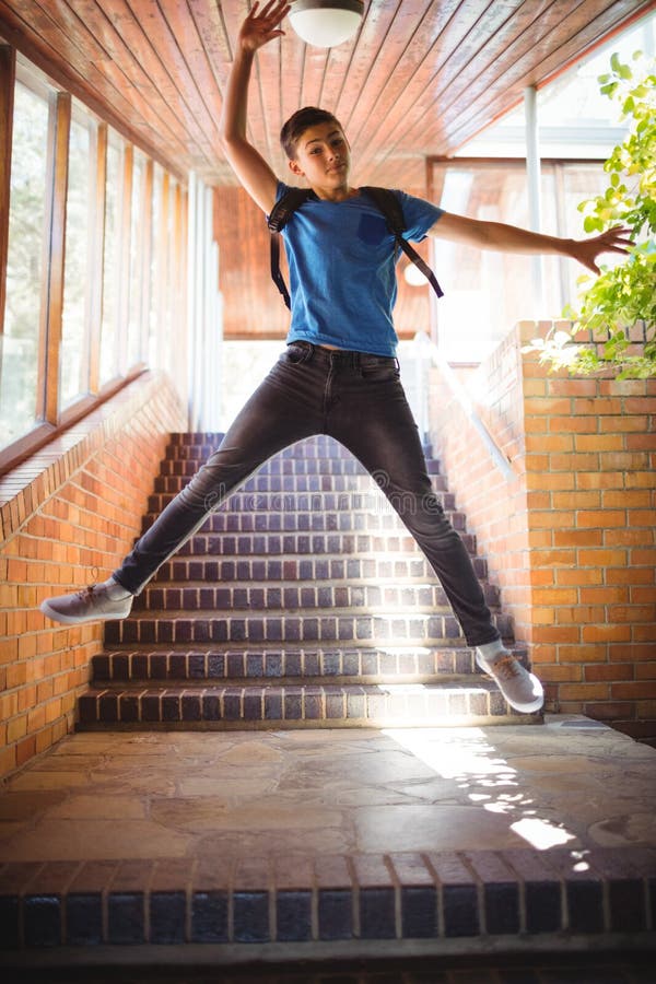 Kind Die Aan School, Meisjesjong Geitje Lopen Die, Klaslokaalbord ...