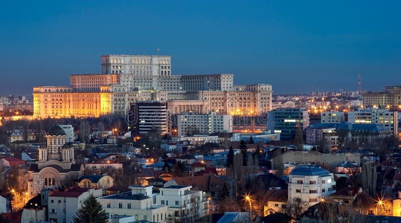 El Cuadrado De Los Aviadores Con La Estatua De Los Aviadores Piata ...