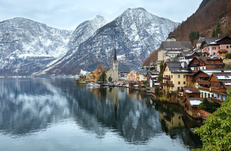 Opinión Del Invierno De Hallstatt (Austria) Foto de archivo - Imagen de ...