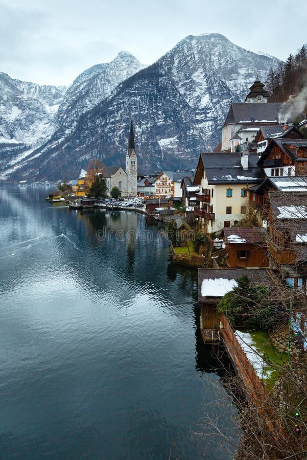 Opinión Del Invierno De Hallstatt (Austria) Foto de archivo - Imagen de ...