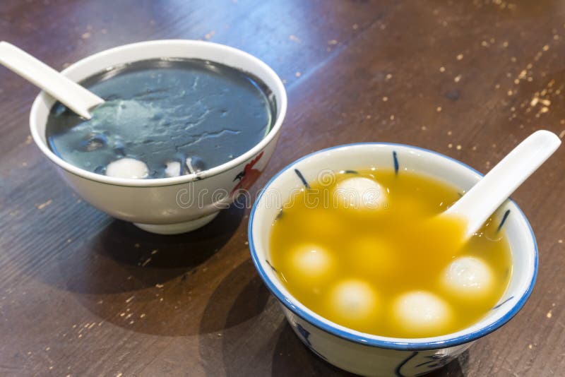 Opinión Del Primer De Postres Chinos Foto de archivo - Imagen de sésamo ...