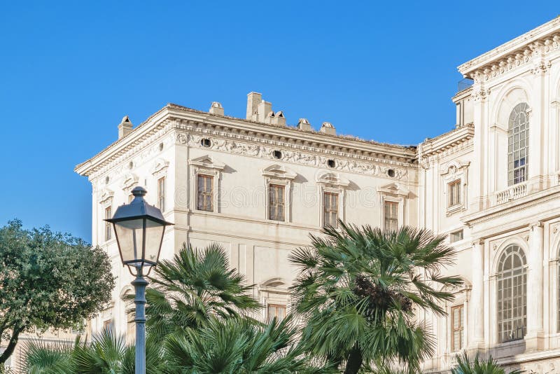 Fachada Del Palacio De Barberini En Roma Foto de archivo - Imagen de ...