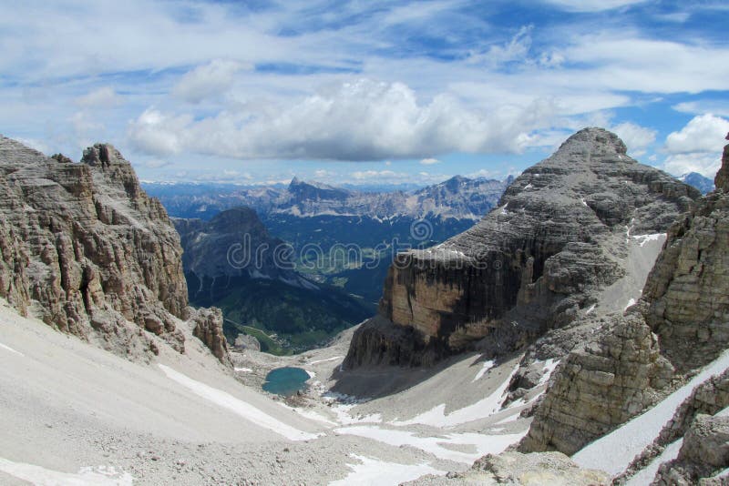 Roca Hermosa De Las Dolomías Imagen de archivo - Imagen de cubo ...